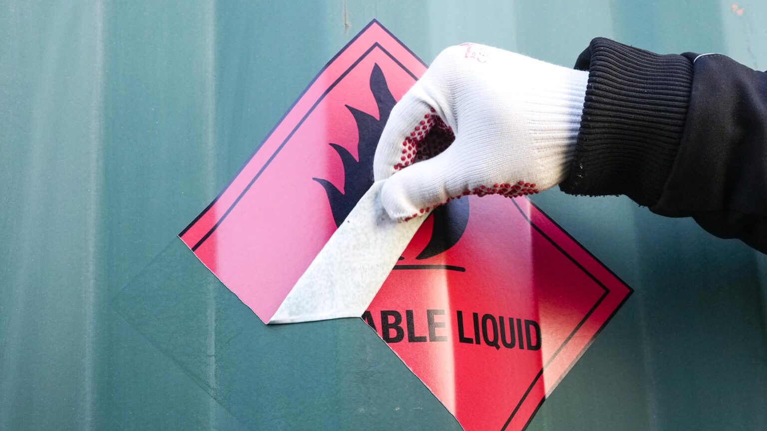 Remove placards. Fast and secure - BOXLAB Services GmbH